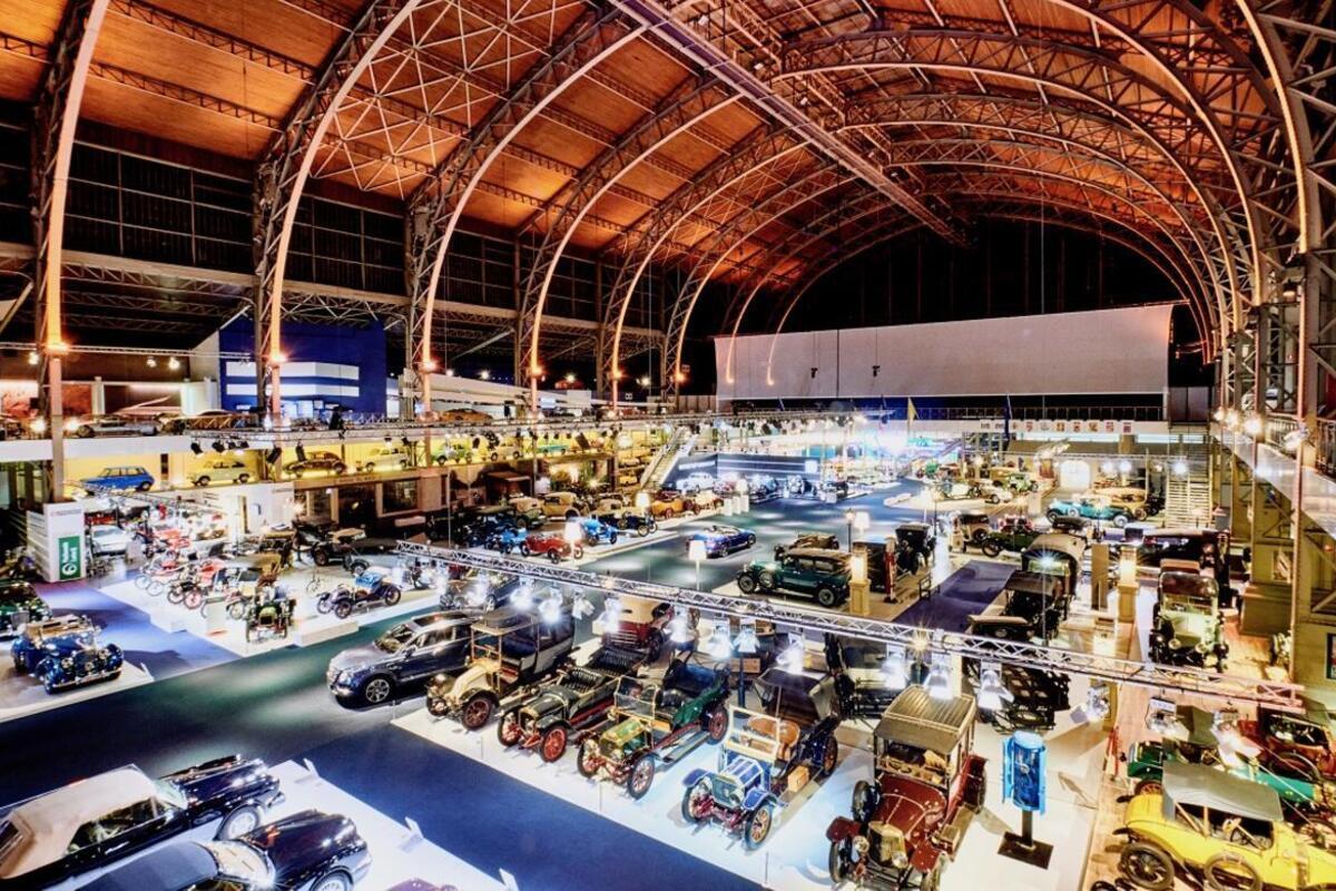 Autoworld: automuseum toont meer dan 300 voertuigen | OKV